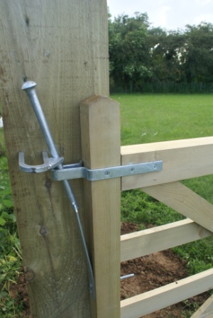 Tales from Swallow Farm: How (not) to install a farm gate..