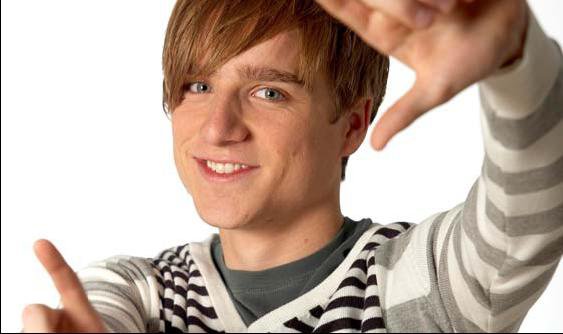 SHOWDIZZ: Kasper keert terug in THUIS!