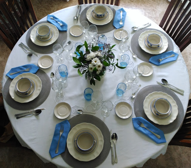 Toquecitos: Mesa en azul y blanco