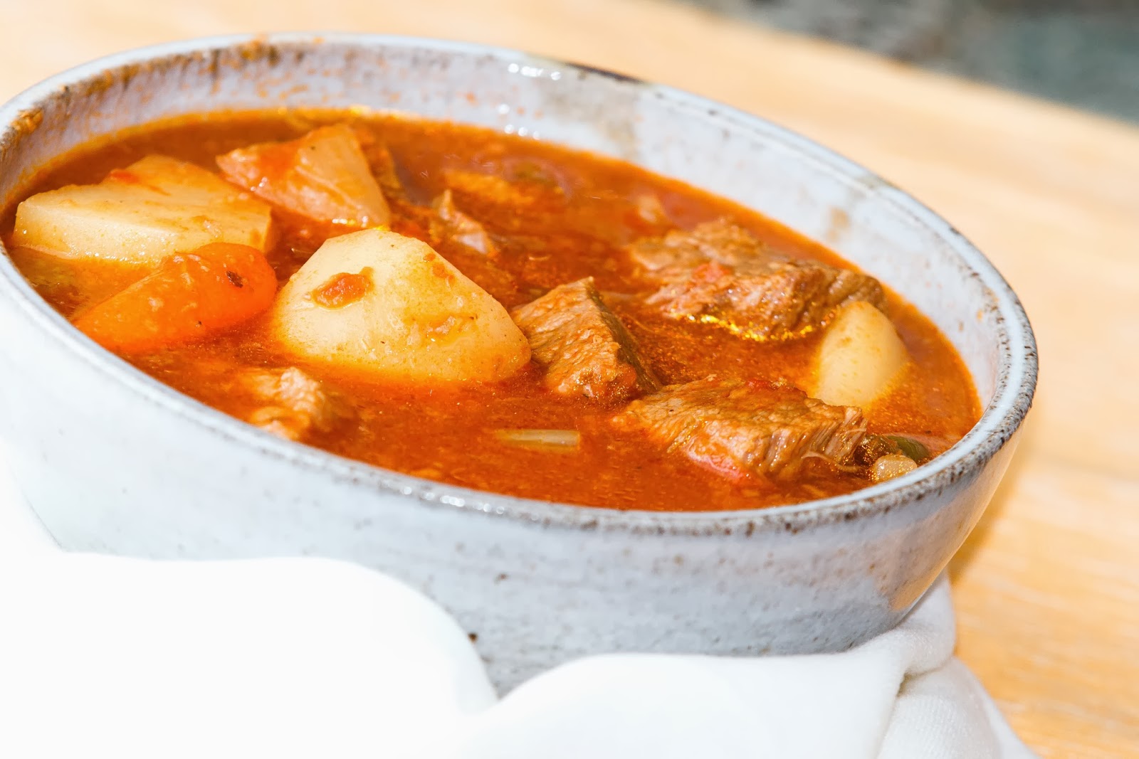 kruizing with kikukat: Under Pressure: Almost Cafe 100 Beef Stew