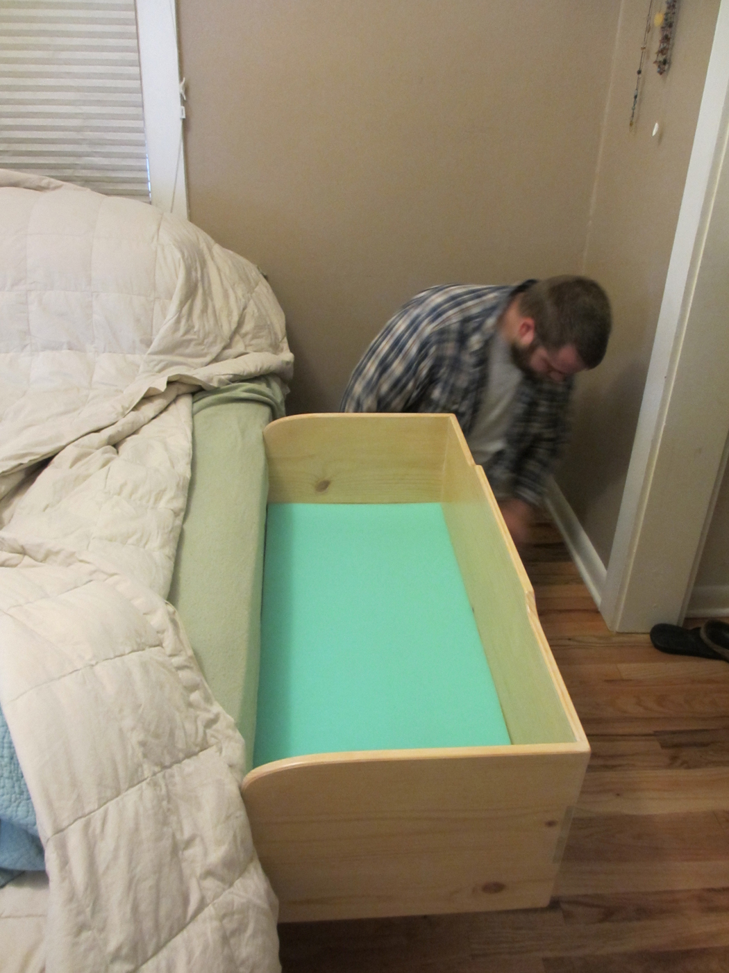 our homegrown spud: spud box!! (a DIY co-sleeper)