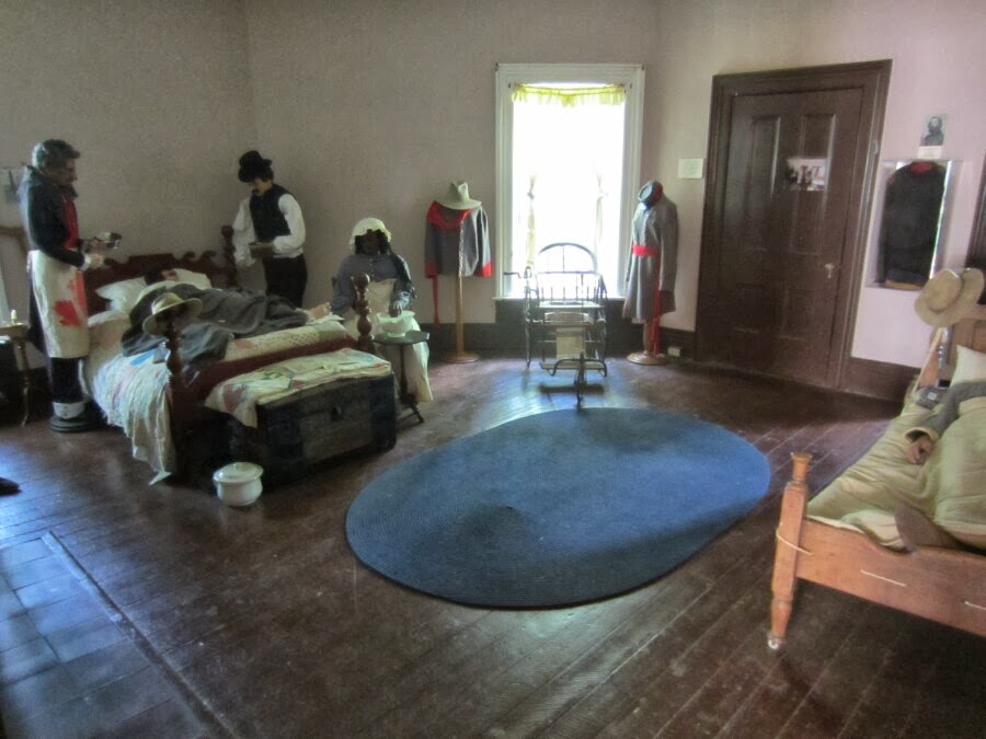 Bird's Yellow House: Antebellum Octagon Hall