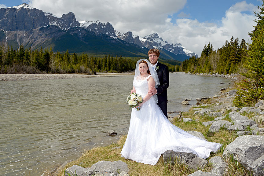 Alpine Peak Photography: Canmore Wedding at Riverside Park