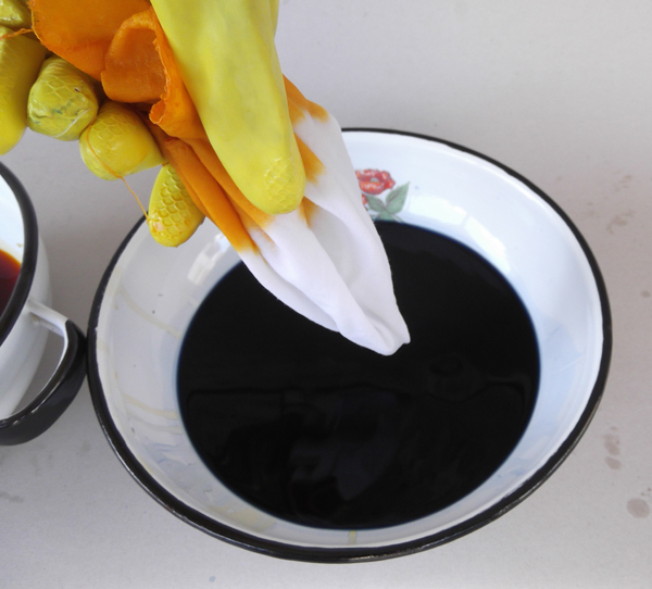 Textile Arts Now: Dip-dyeing fabrics with two colors