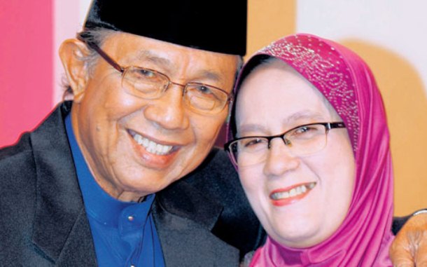 Aziz Satar & Isteri Sepakat Rujuk Semula Lepas Cerai 9 Bulan - Melodi ...