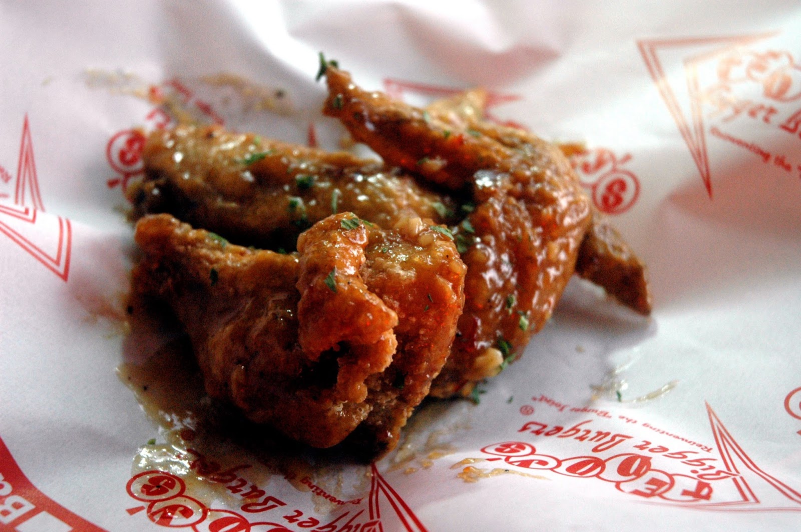 DUDE FOR FOOD: Mahalo! Hawaii's Teddy's Bigger Burgers Opens in Manila