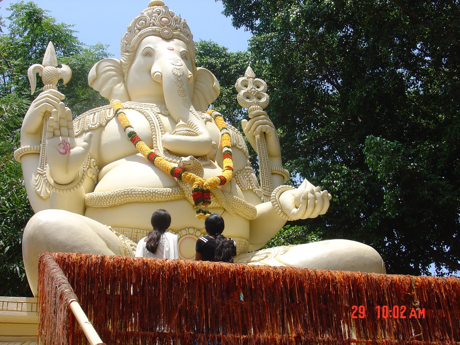 Chitra Ramaswamy's Travelogue: Kempfort Shiva - Bengaluru