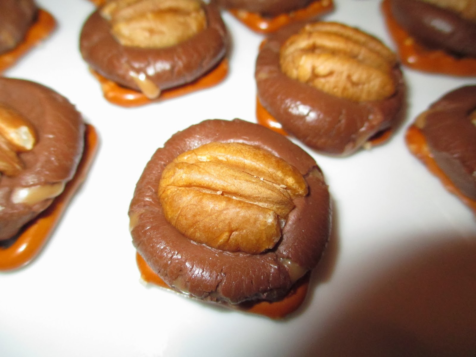 Loving Life: Rolo Pretzel Turtles