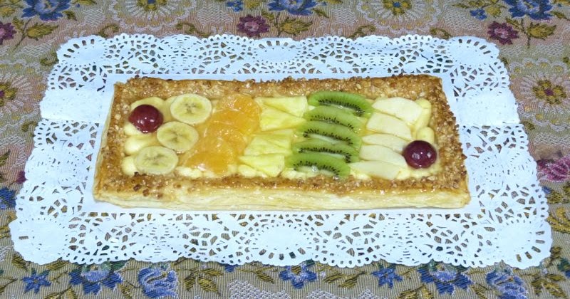 Què hi ha de postres?: Pastís de pasta fullada amb crema i fruites