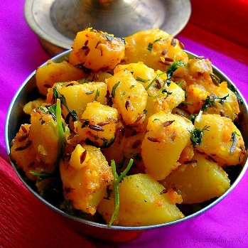 HING AUR DHANIYA KE CHATPATEY ALOO ~ KITCHEN ON NET
