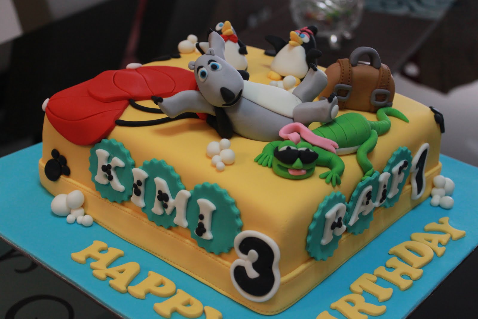 CoMeLiCiOuS: Backkom Cake