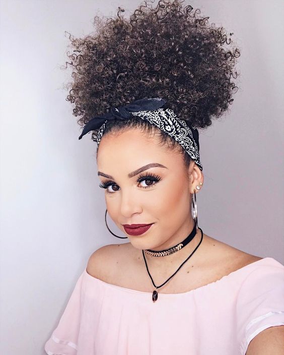 Sencillos peinados con rizos 2018