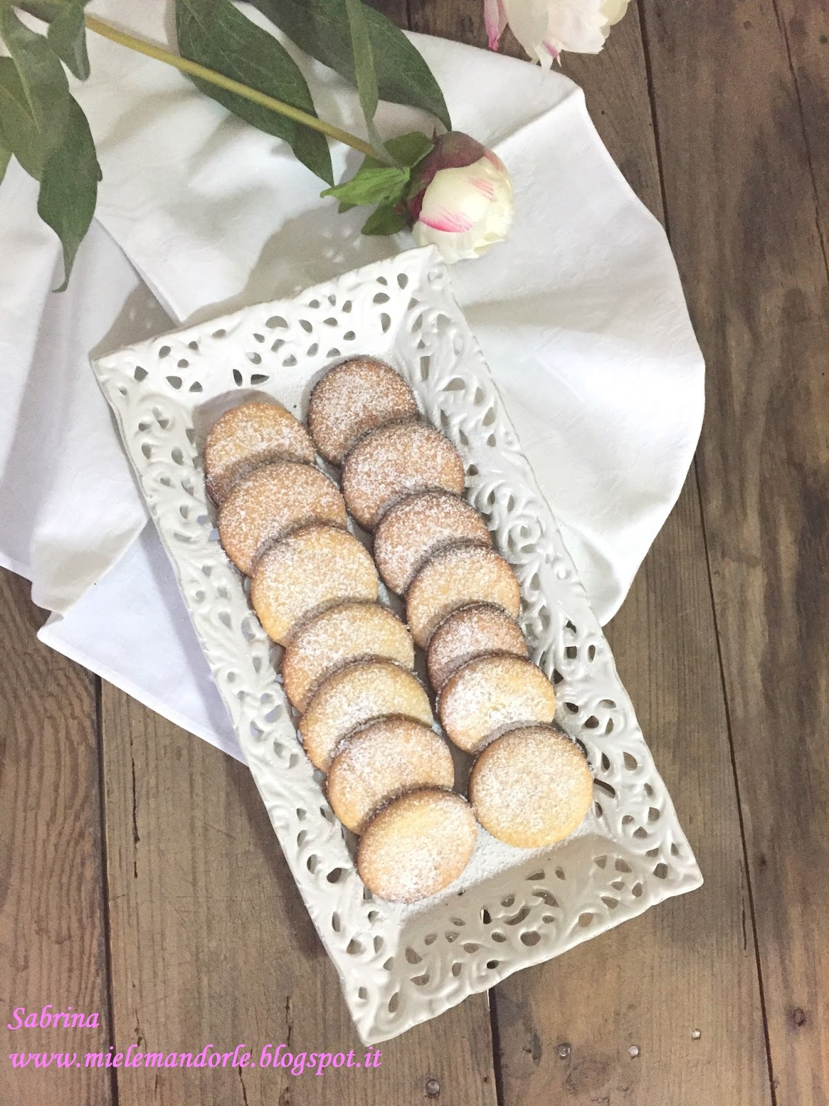 Miel & Mandorle: Biscotti friabili con frolla allo strutto