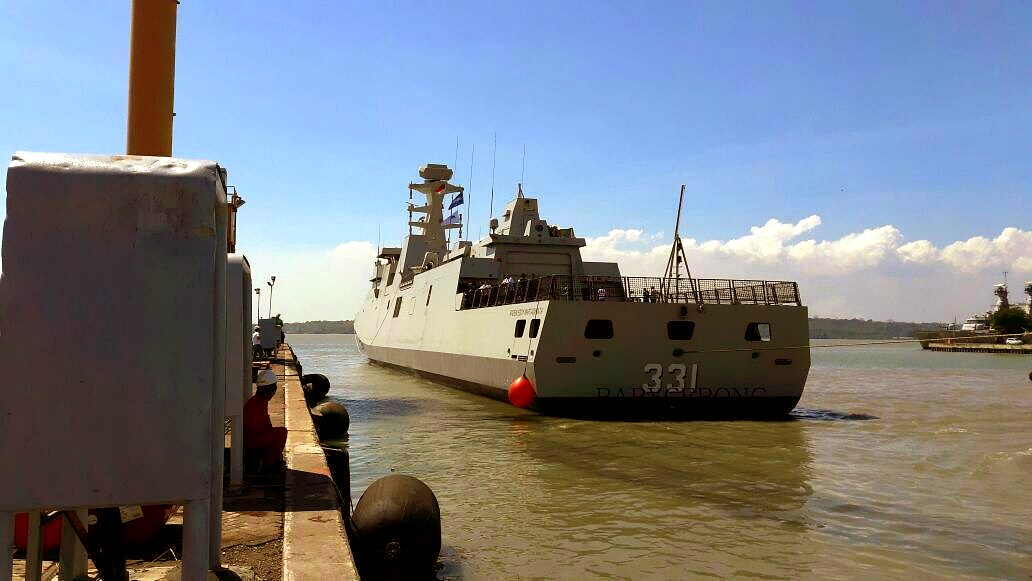 Garuda Militer: [Foto] Meneropong KRI REM 331