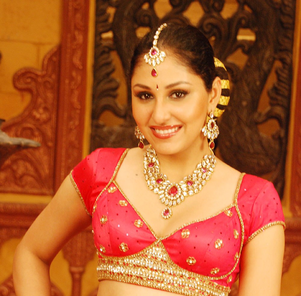 Rekayasa Cinta: Pooja Chopra Spicy Photoshoot Images