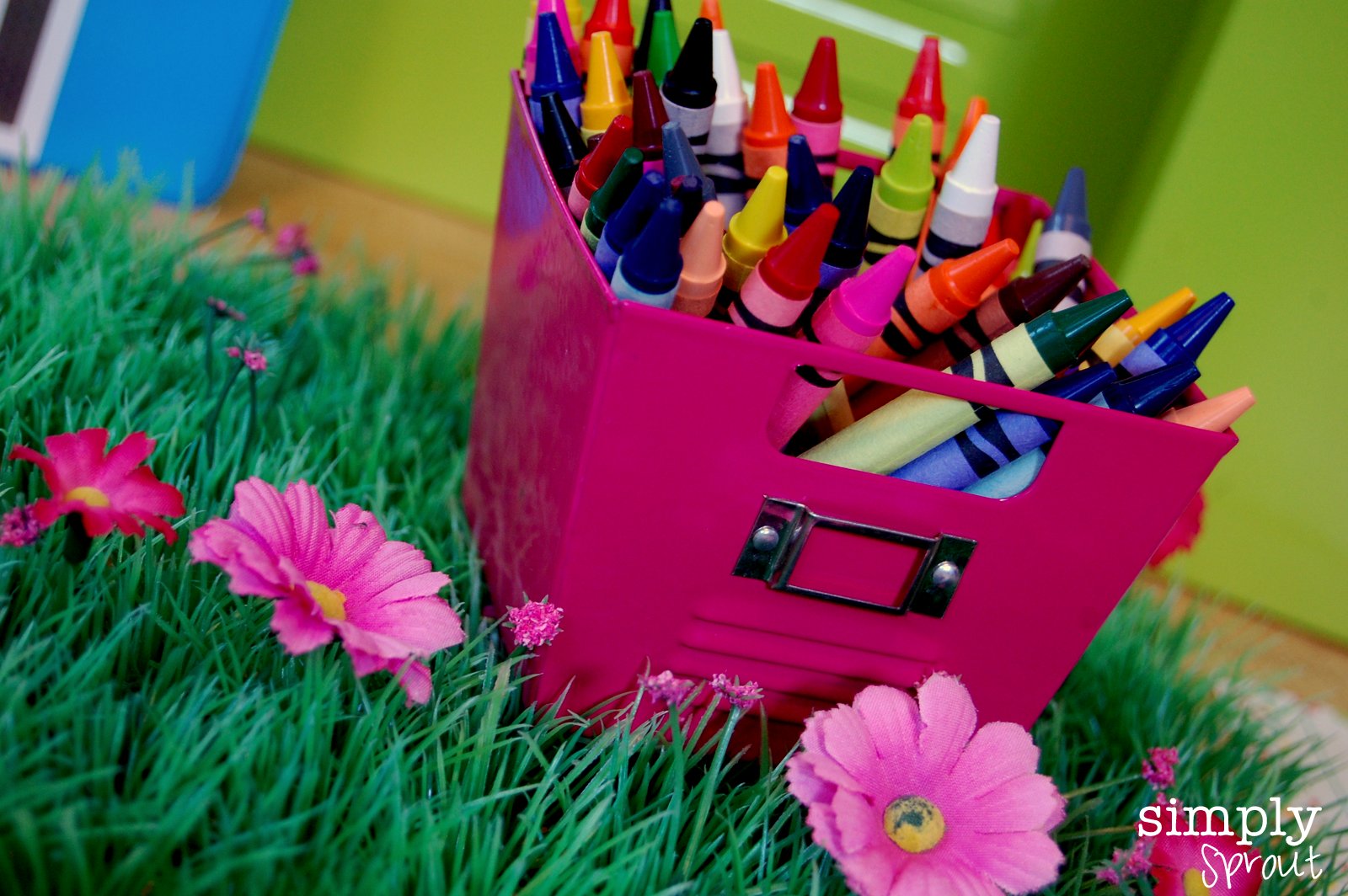 Teachers head back to school in style with cute classroom decor kits ...