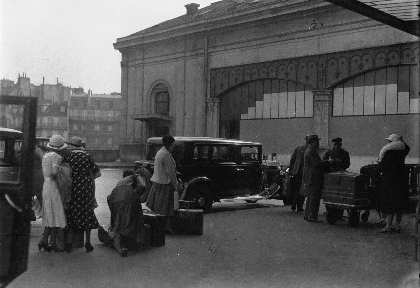 60 Amazing Vintage Photographs That Capture Everyday Life in Paris from ...