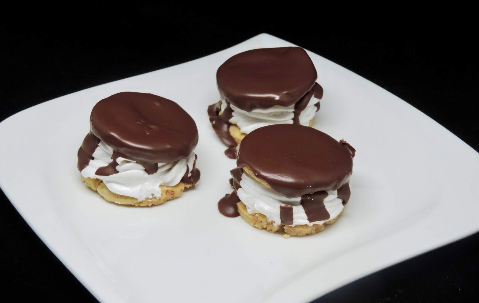 Walnuss-Ischler mit Eischneehaube - Diós habos isler