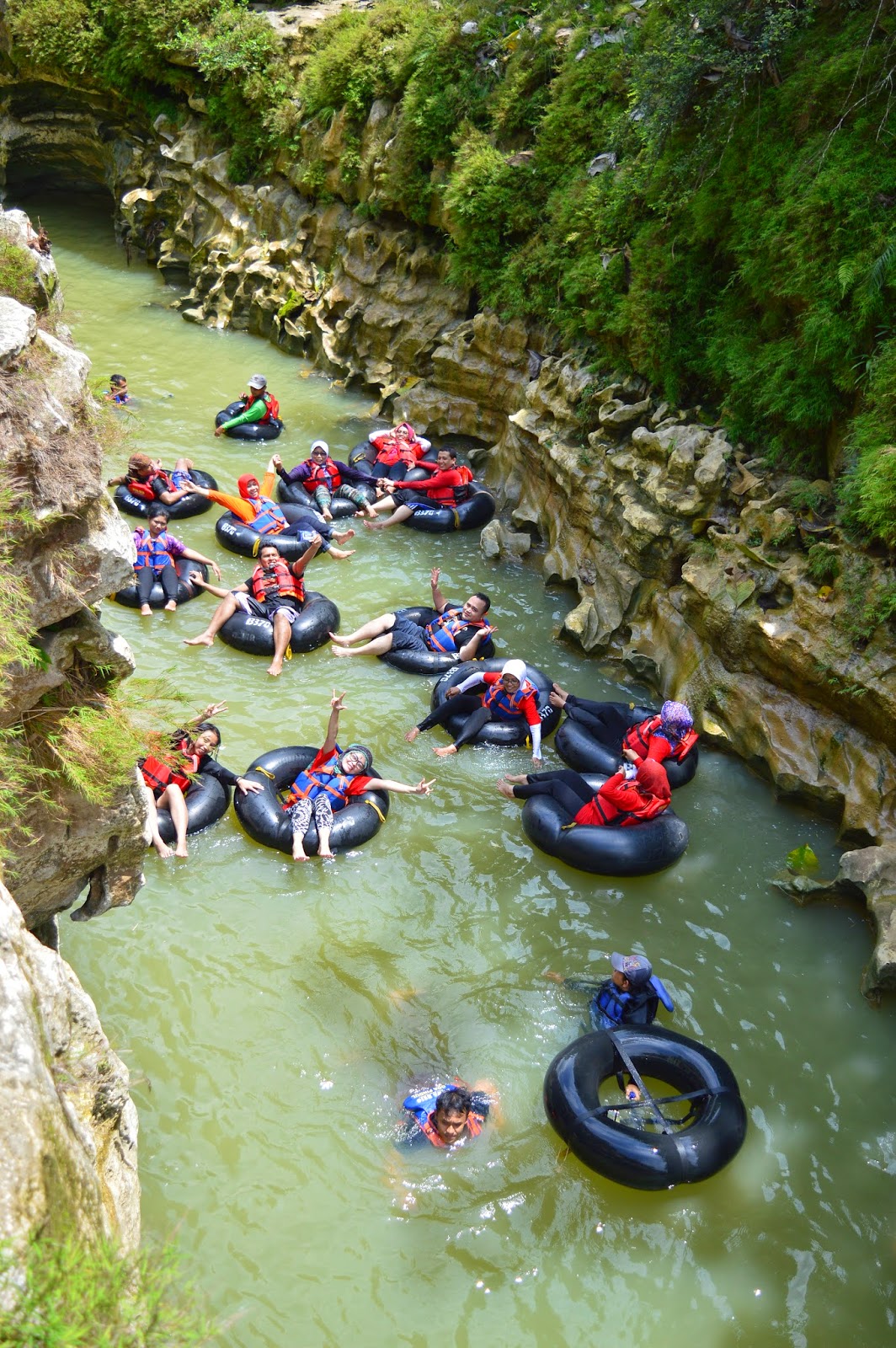 River Tubing Sungai Oyo, Pacu Adrenaline!