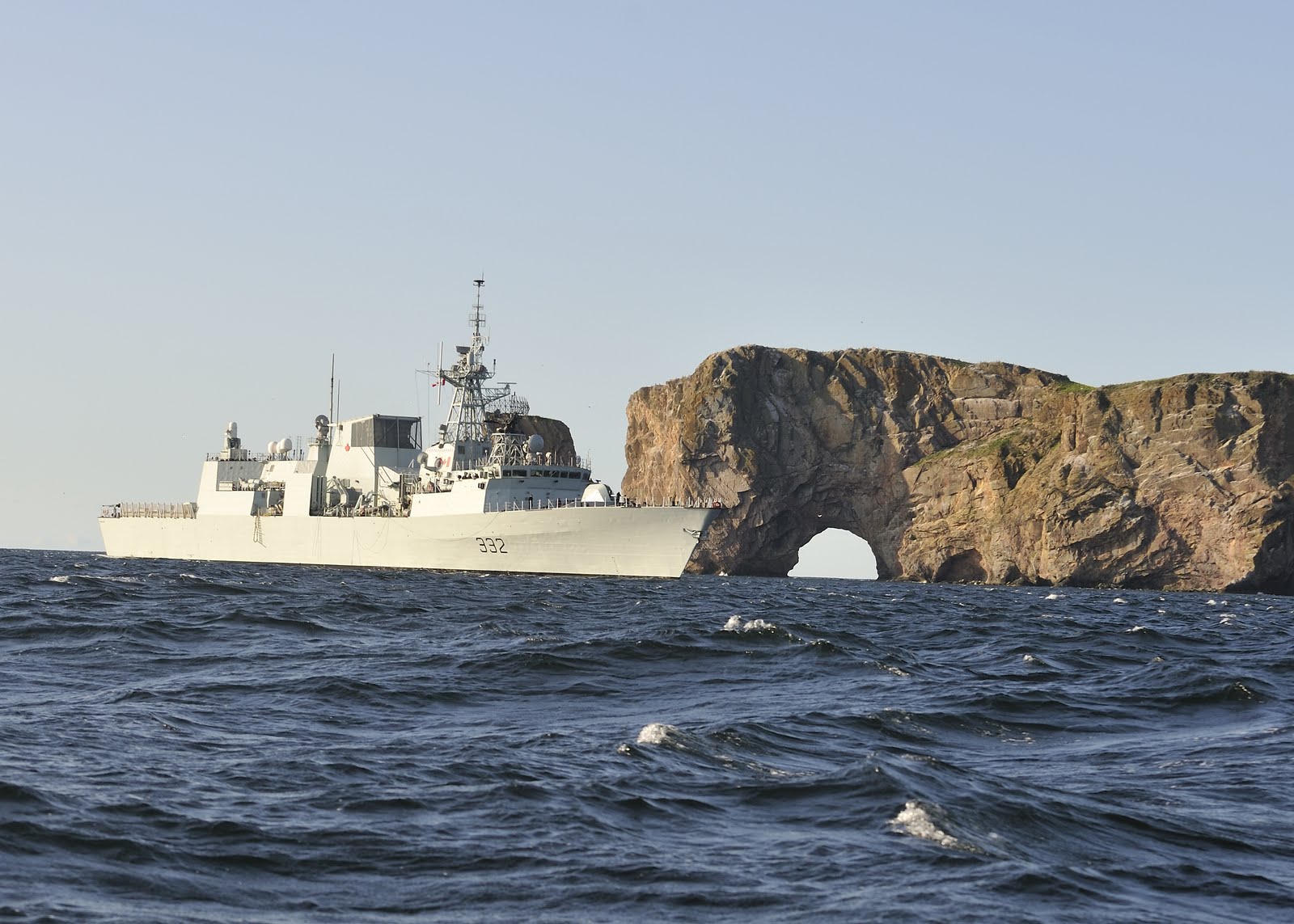 Naval Photos: HMCS Ville de Quebec (FFH332)
