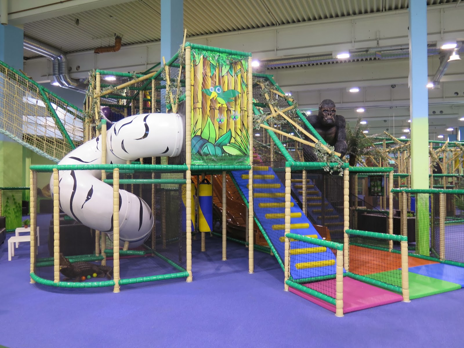 NANAs' Adventures...: Leo Lekeland - indoor play area