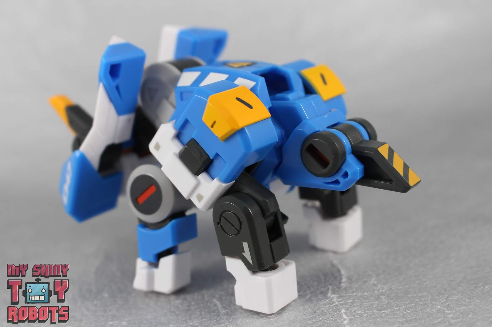 My Shiny Toy Robots: Toybox REVIEW: Beast Box BB-05 Delta