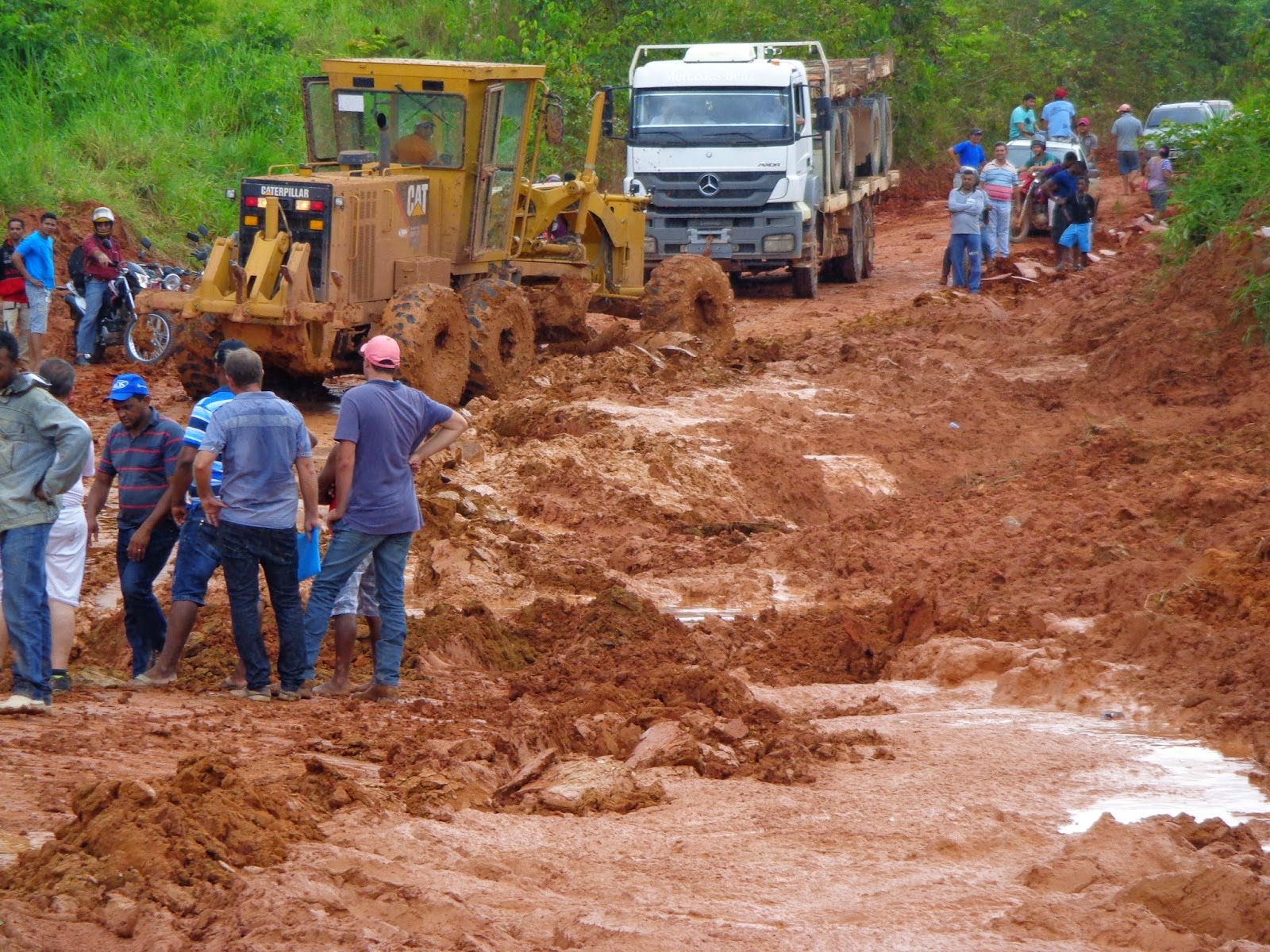 Brasil Novo Notícias: Transamazônica - Atoleiro no km 205 provoca ...
