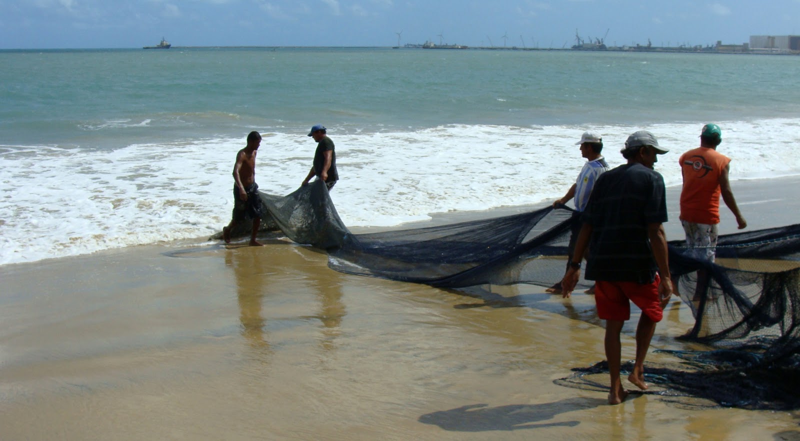 Nikipiadia: Pesca com rede na Praia do Meireles