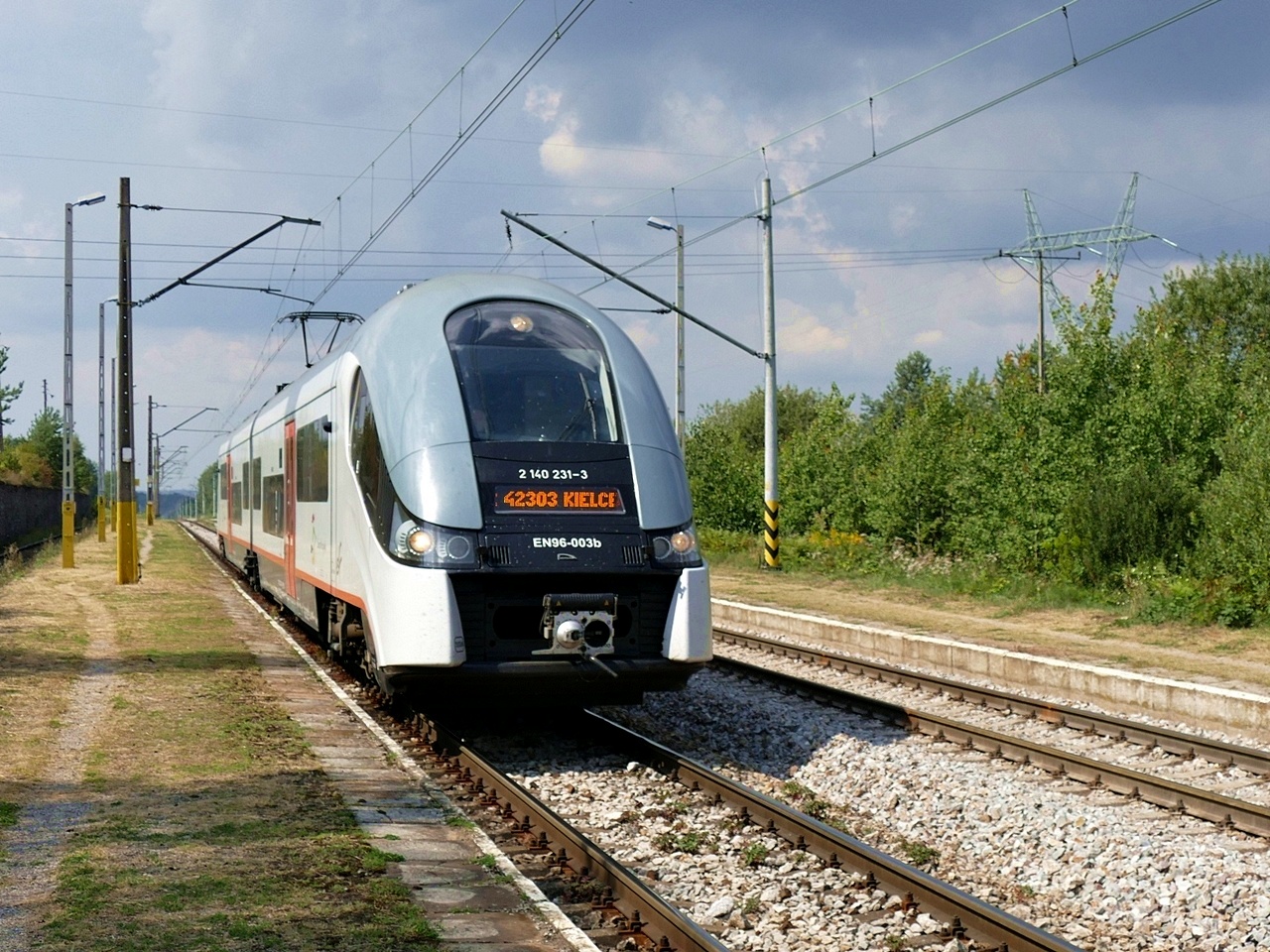 Świętokrzyski EN96-003 jako pociąg REGIO 42303 do Kielc. Rykoszyn etap ...