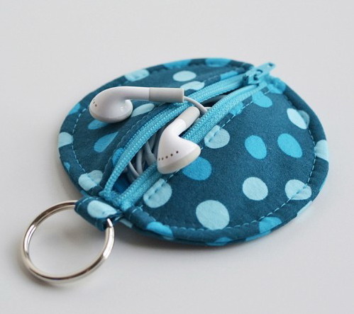 Irina: Sewing. Circle Zip Earbud Case.