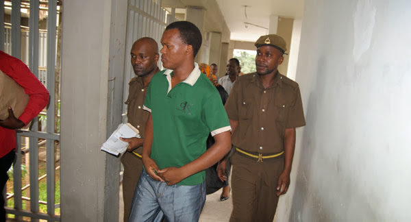 ApexbnewZ: Mkenya aliyedaiwa kumteka Dr Ulimboka Atozwa Faini Sh. 1,000/=