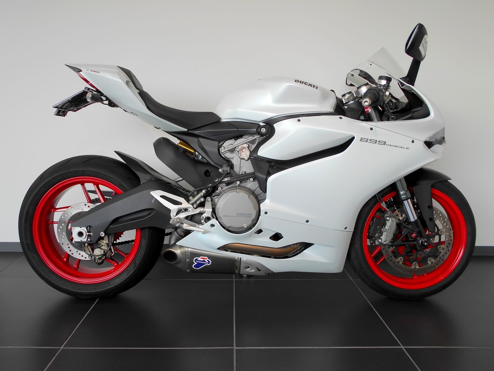 DUCATI USED BIKE DUCATI 899 Panigale WHITE 2015 ducati-used-bike-ducati-899-panigale-white-2015