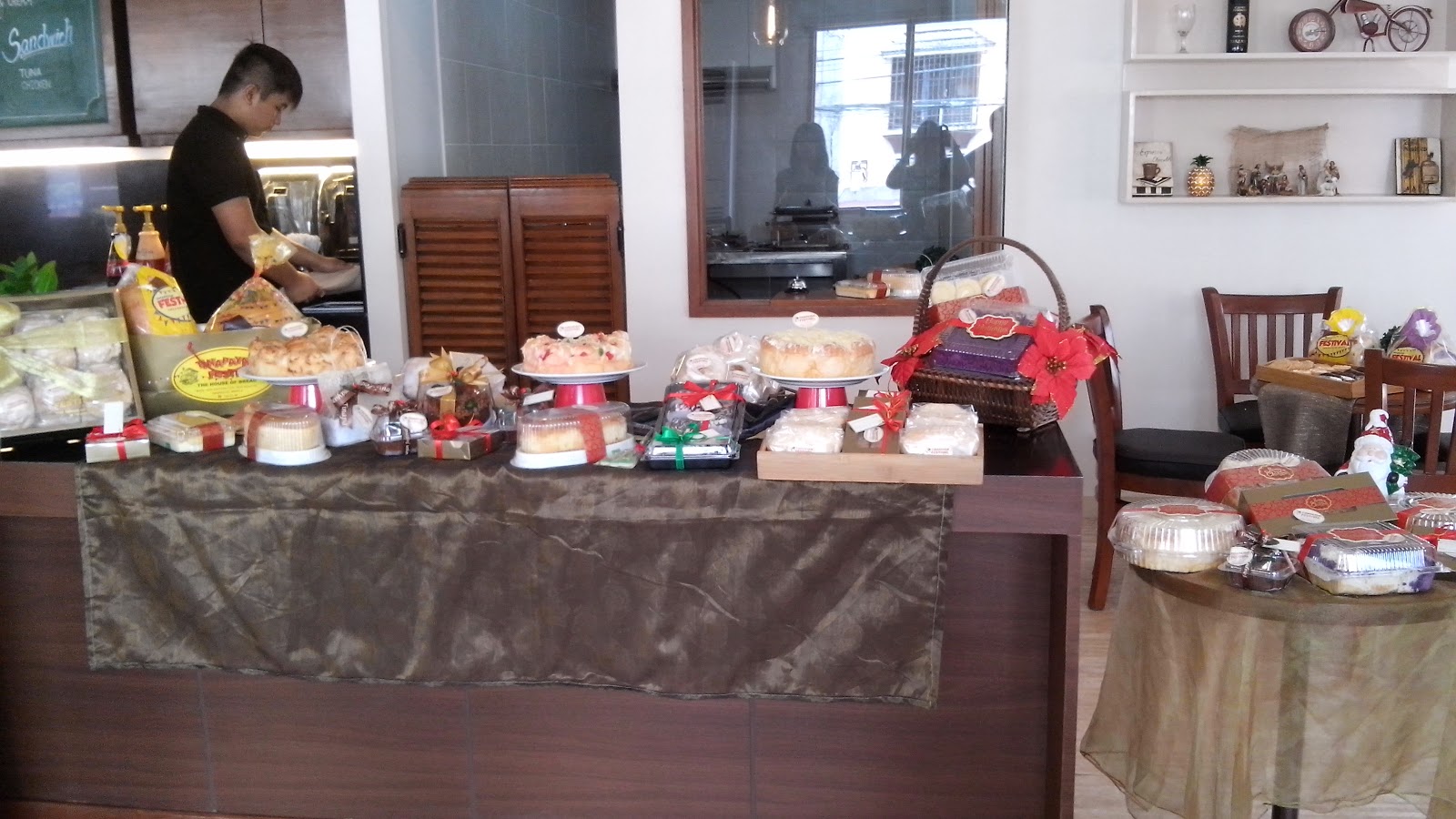 Festive Holiday Selection in Tinapayan Festival