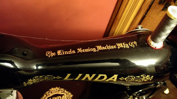 1893 Victorian Farmhouse: Linda Sewing Machine