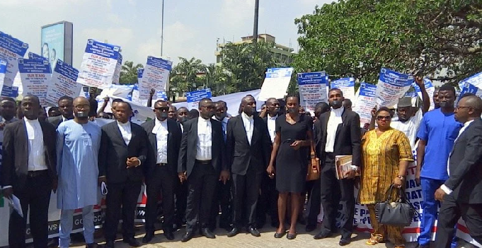 Lawyers protest in Abuja, want SSS to obey court orders | Nigerian News ...