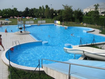 Seregno, pisinca gratuita ad agosto per gli under 14. Perchè a Desio no?