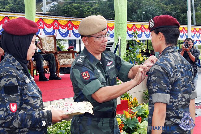 UTK (Red Beret) & VAT-69 (Sand Beret) ~ Kibat..
