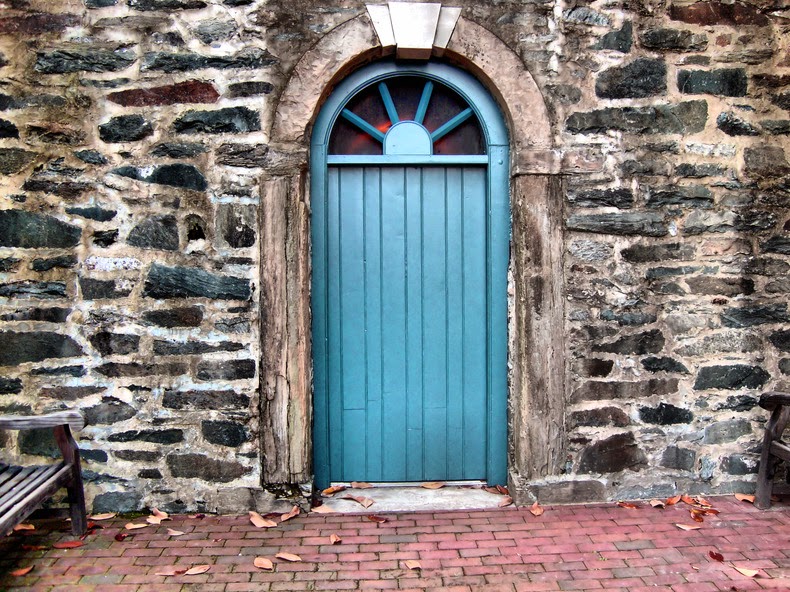 Goddesses in the Dust: Haints, Boo Hags and Other Low Country Ghosts