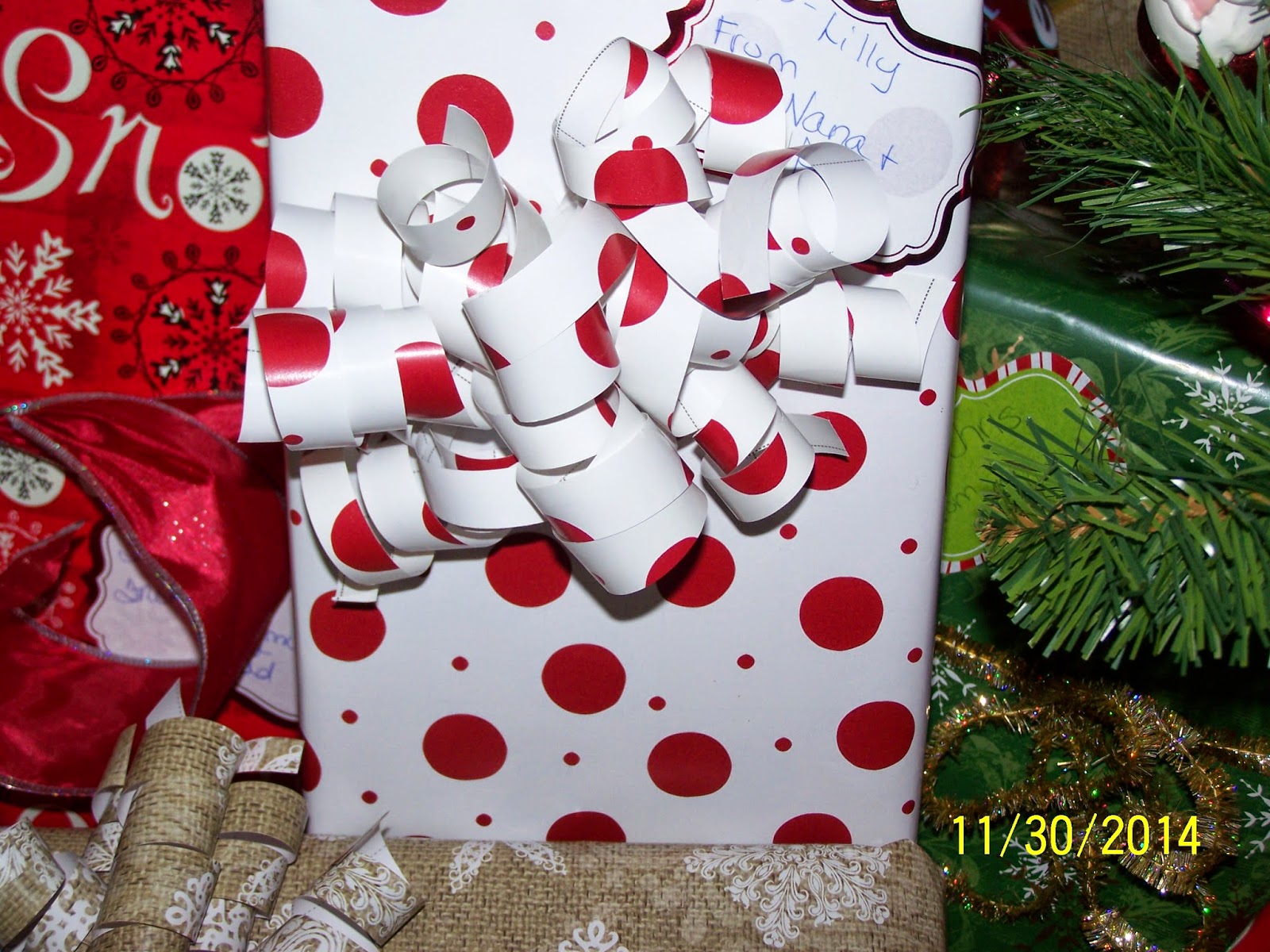 Welcome to the Tralace: Wrapping paper bows