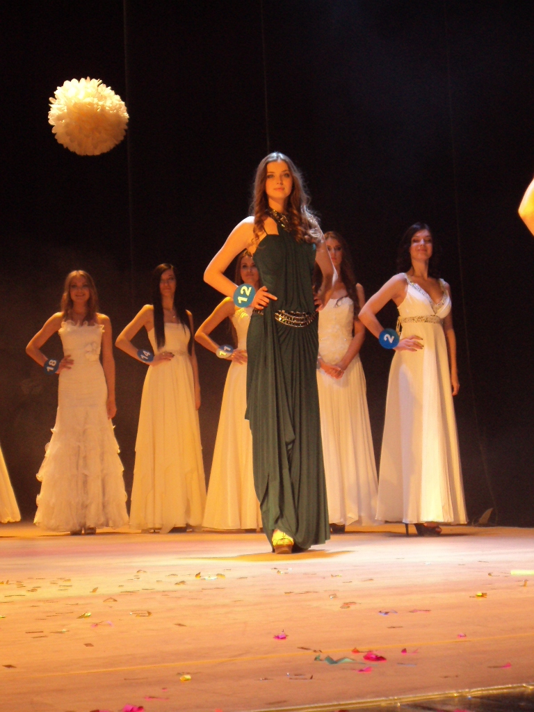 Amy Willerton: Miss Ukraine World 2013 is Anna Zayachkivska!