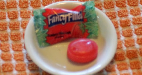 Richard Reviews Everything : Fancy Filled Strawberry Filled Candy