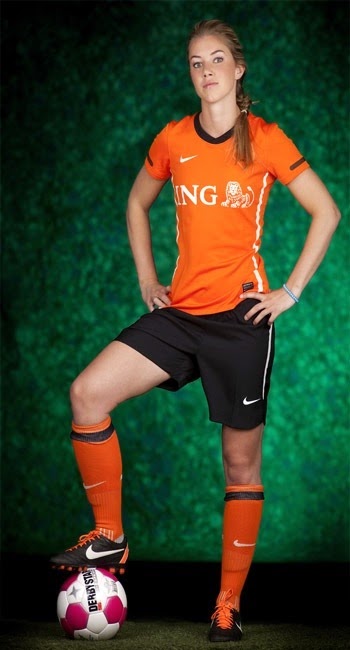 Beauty Girls In Football: Anouk Hoogendijk - Netherlands
