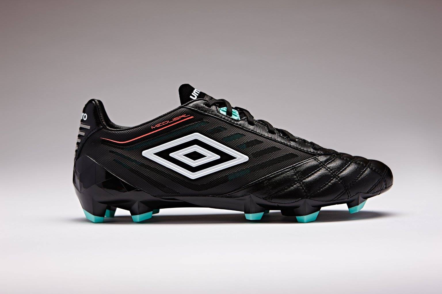 Umbro Unveils Two Classy Colorways for All-New Medusae Boots - Footy ...