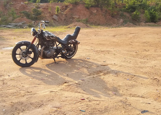 KARNAGE KUSTOMZ + custom metric choppers bobbers cafe racers yamaha xs ...