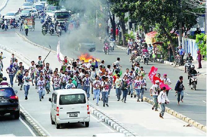 TAWURAN SEJABODETABEK: Tawuran Pelajar BK VS KAPAL Lulus-Lulusan ...