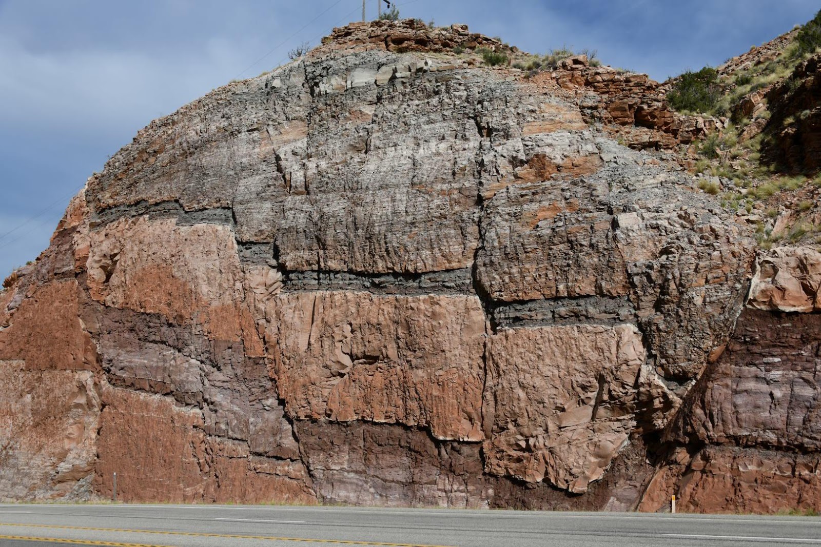 Faglie: esempi dal rilevamento geologico