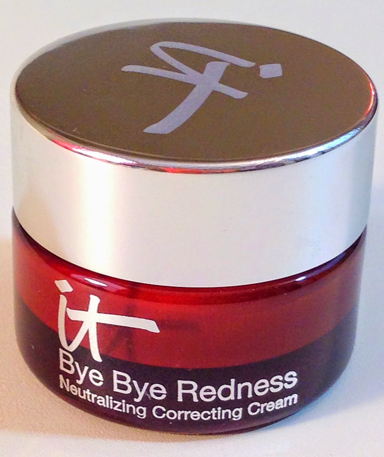 Fashion Maven... Mommy: Bye Bye Redness - IT Cosmetics