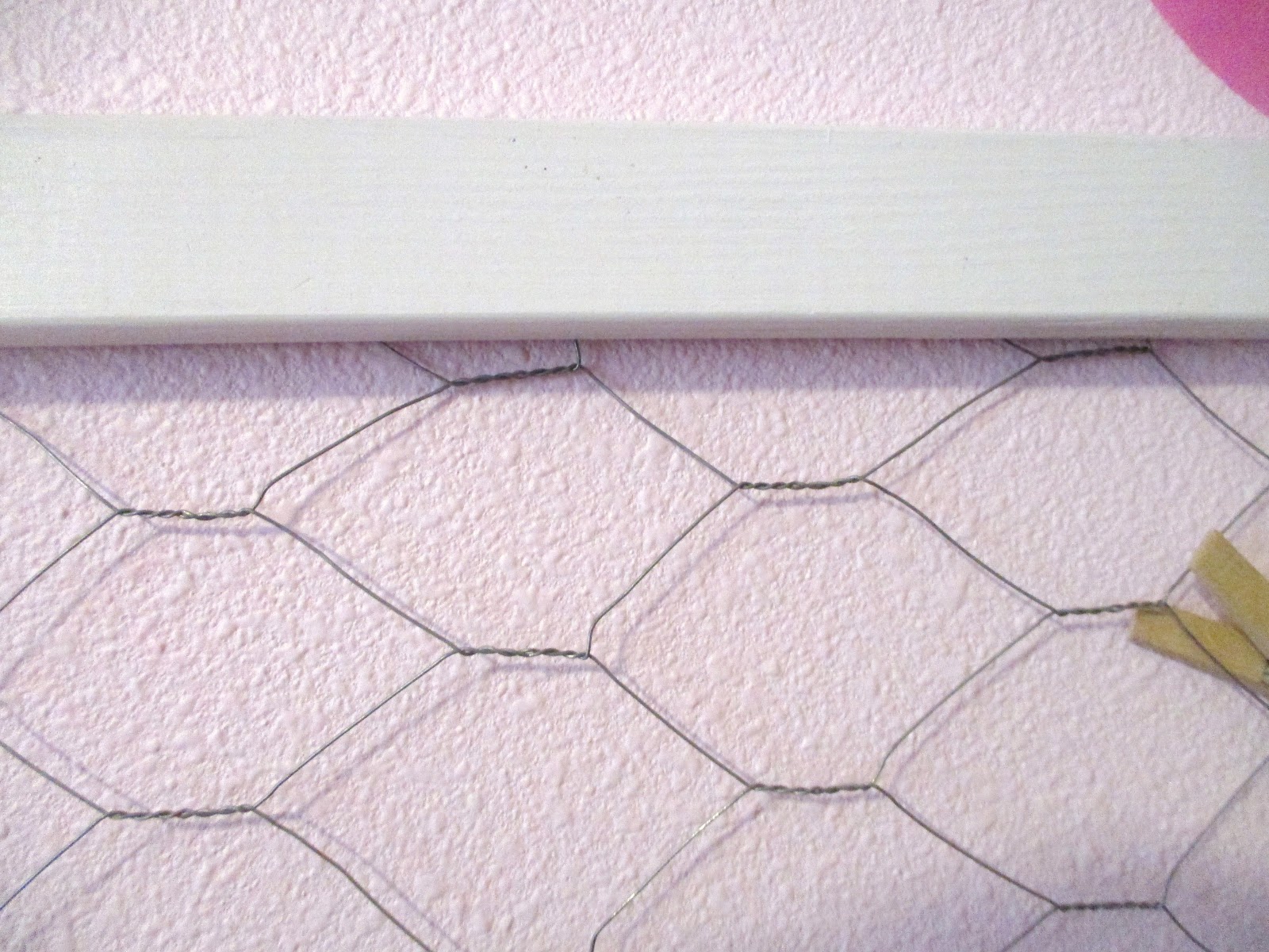 The Cozy Red Cottage: Farmhouse style chicken wire frame