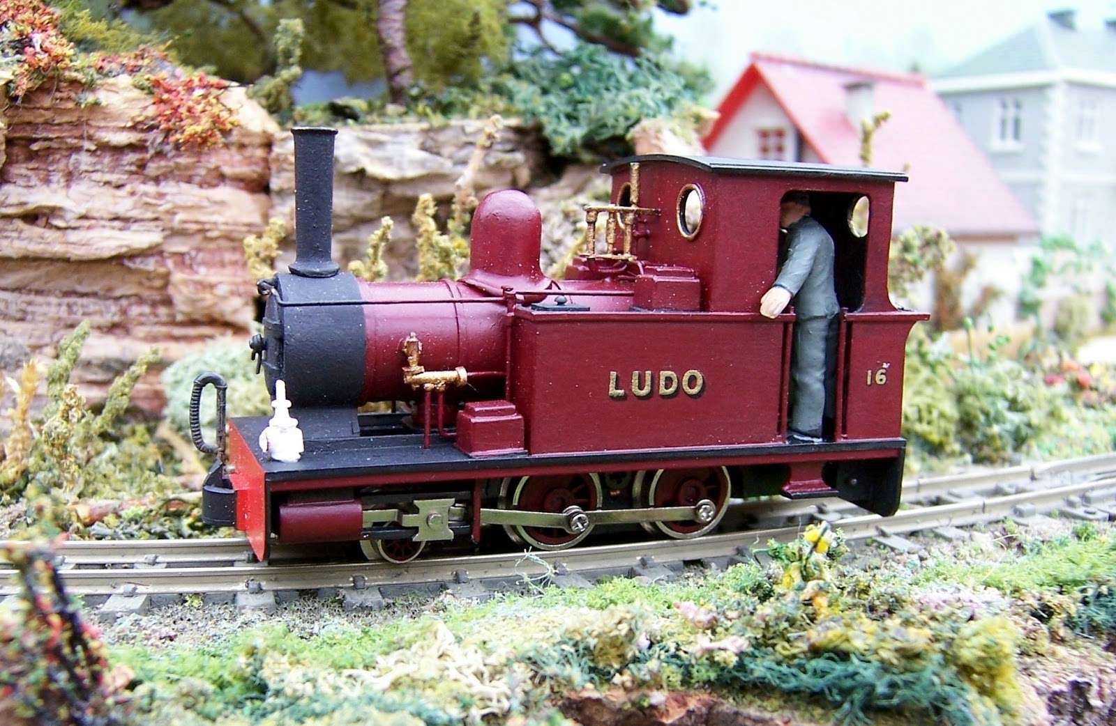 GRUMS NARROW GAUGE LINES: Photospot 2 - Paul Windle locomotives