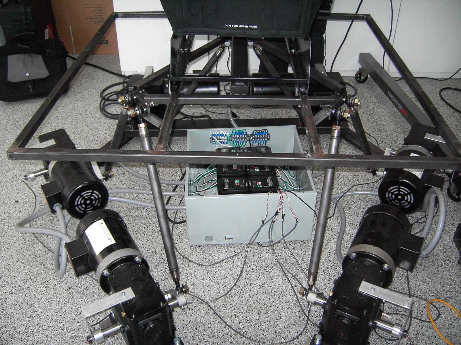 Thanos 6DOF Motion Simulator Electronics: Some photos of the 6DOF platform